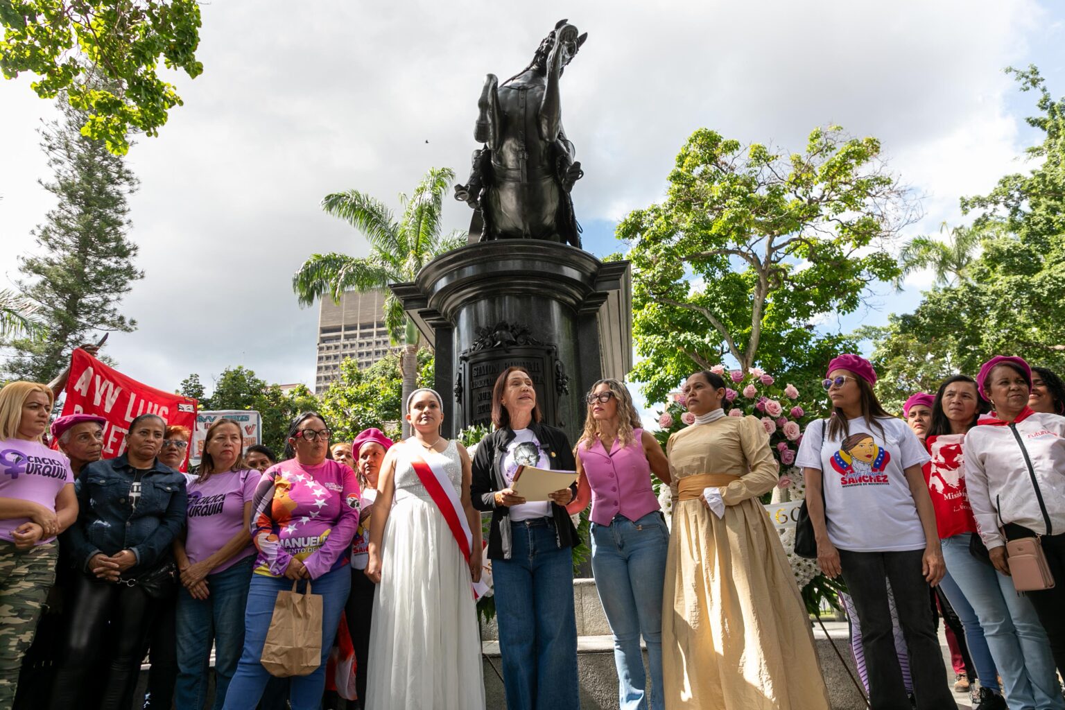 Mujeres venezolanas reafirman apoyo al presidente Nicolás Maduro ...