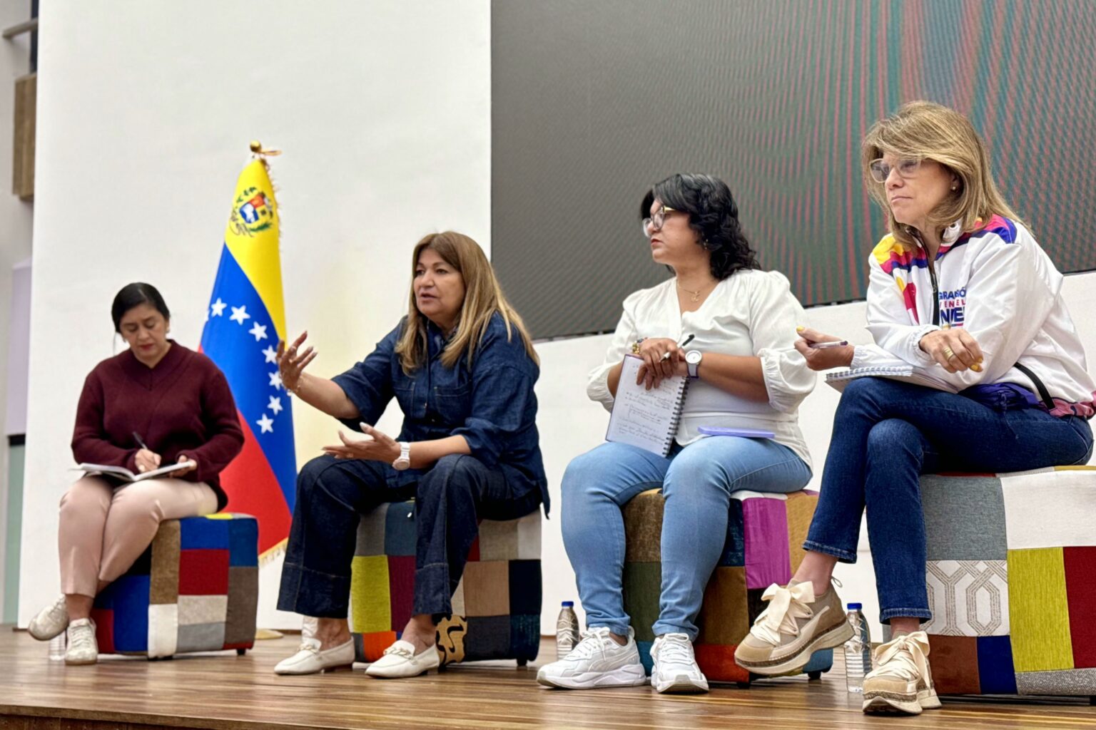 Ministra Santaella fortalece organización femenina junto al Gran ...